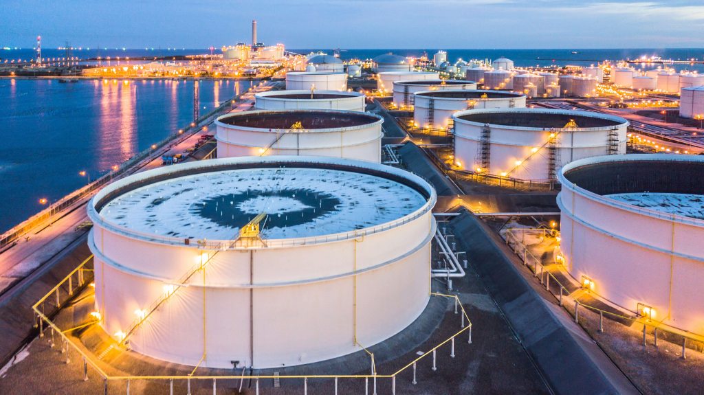 Tank terminals are filling up with oil: who is profiting and how long ...